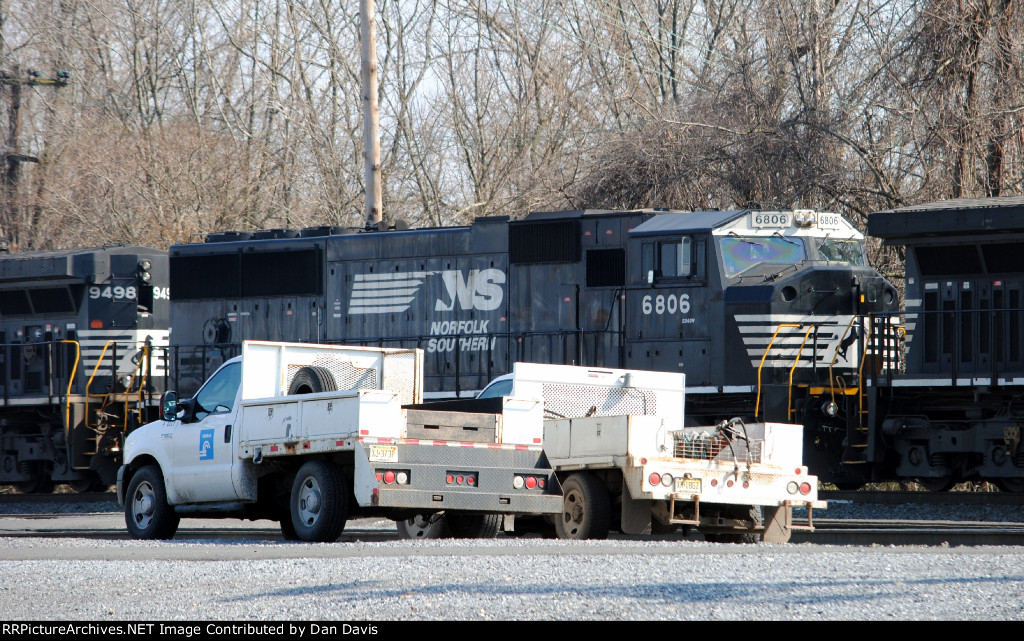 NS SD60M 6806 on 17G